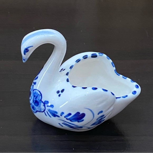 Accents | Vintage Unsigned Delft Blue White Mini Swan Planter Trinket ...